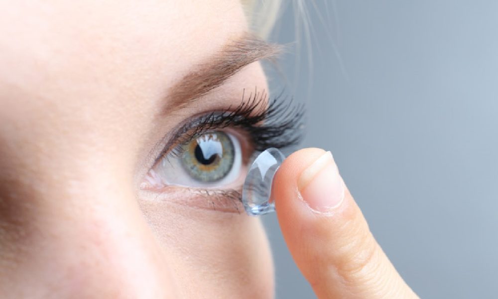 How Contact Lenses Are Made - Quitalks.com